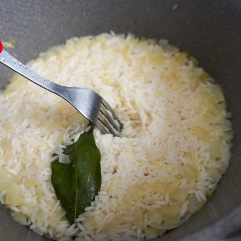 Como fazer arroz branco soltinho | MARIANA TALITA